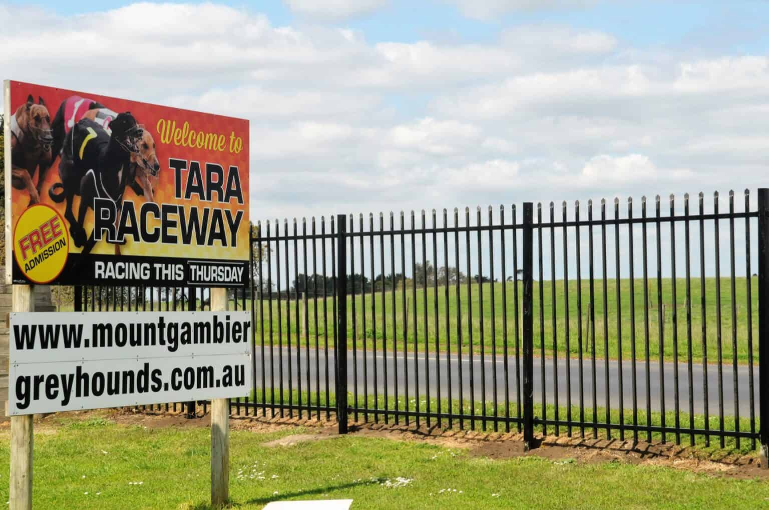Tara Raceway’s new fencing | Mount Gambier Greyhound Racing Club